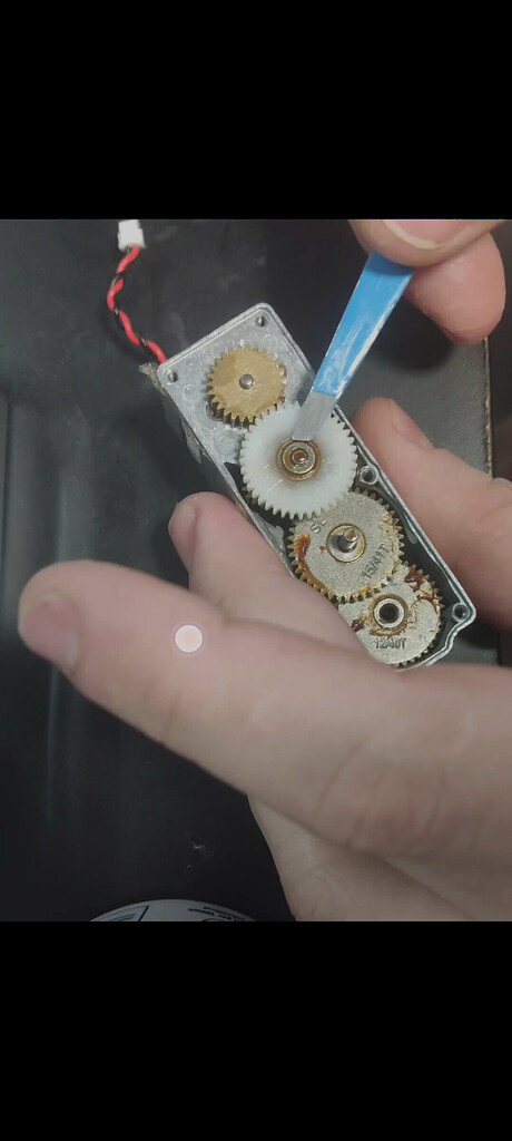 U200 - 2025 locks, still grease problem, video of opened gearbox ...